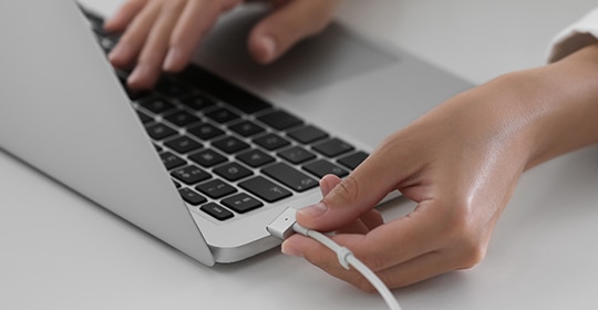 A Guide to AC/DC Adapters: Choose the Right One for Your Device | CDW