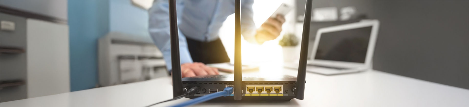 A Guide to AC/DC Adapters: Choose the Right One for Your Device | CDW